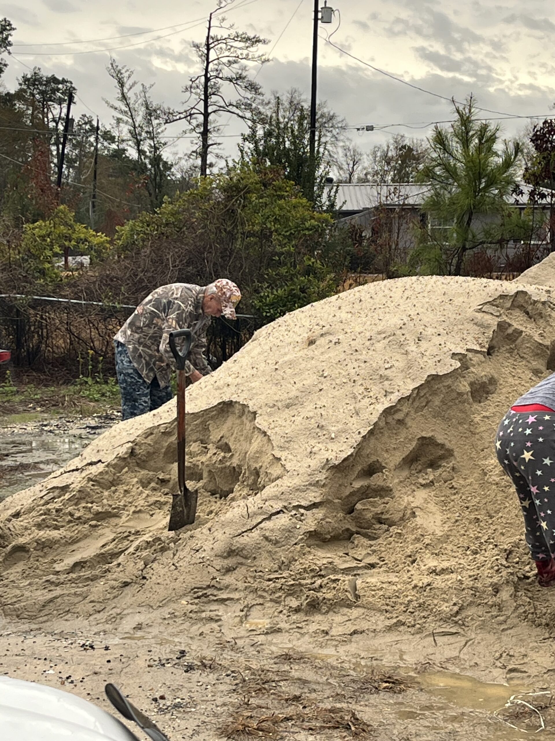 PHOTO GALLERY: Residents load bags of sand as rainfall drips around ...